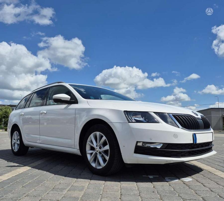 White Skoda Octavia 2020 in Raseiniai, with an engine capacity of 1.60 L and mileage of 216 thousand km for 5999 €, photo 1 on AUTOMOTO.COM.LV