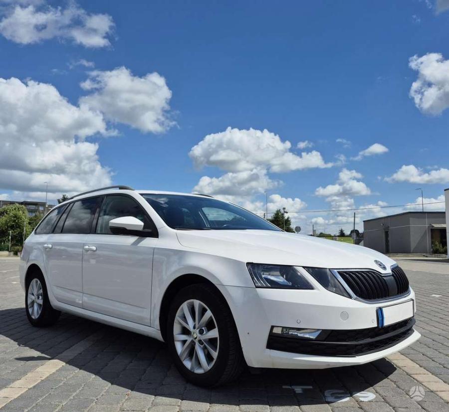 White Skoda Octavia 2020 in Raseiniai, with an engine capacity of 1.60 L and mileage of 216 thousand km for 5999 €, photo 5 on AUTOMOTO.COM.LV