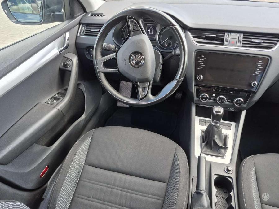 White Skoda Octavia 2020 in Raseiniai, with an engine capacity of 1.60 L and mileage of 216 thousand km for 5999 €, photo 15 on AUTOMOTO.COM.LV