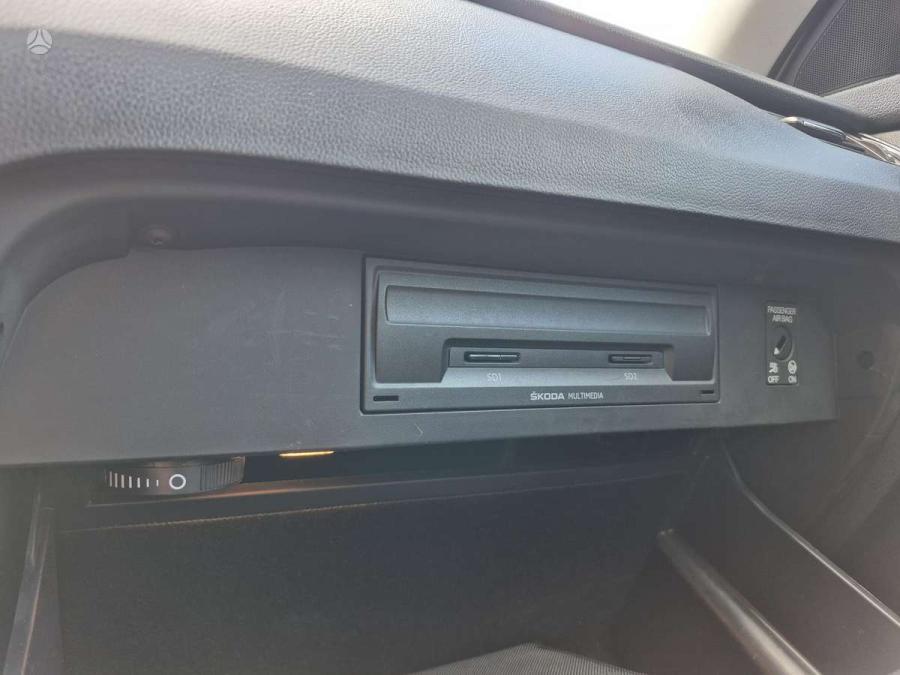 White Skoda Octavia 2020 in Raseiniai, with an engine capacity of 1.60 L and mileage of 216 thousand km for 5999 €, photo 18 on AUTOMOTO.COM.LV