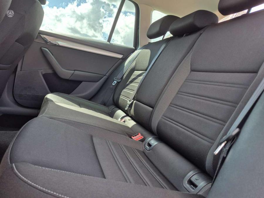 White Skoda Octavia 2020 in Raseiniai, with an engine capacity of 1.60 L and mileage of 216 thousand km for 5999 €, photo 25 on AUTOMOTO.COM.LV
