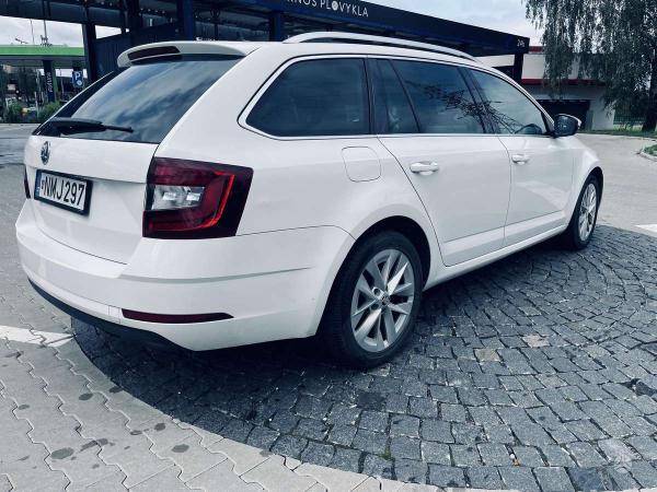 White Skoda Octavia 2020 in Vilnius, with an engine capacity of 1.40 L and mileage of 357 thousand km for 9900 €, photo 5 on AUTOMOTO.COM.LV