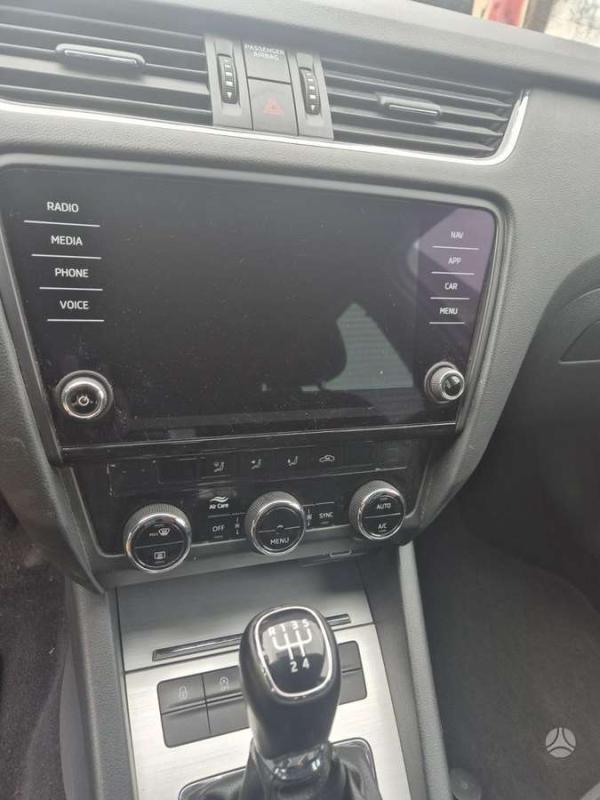 White Skoda Octavia 2020 in Vilnius, with an engine capacity of 1.60 L and mileage of 350 thousand km for 4390 €, photo 8 on AUTOMOTO.COM.LV