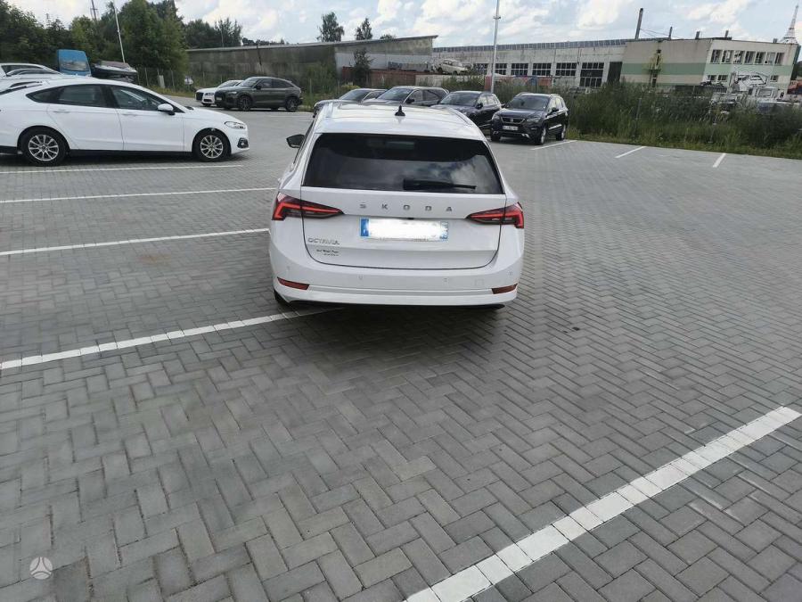 White Skoda Octavia 2020 in Taurage, with an engine capacity of 1.97 L and mileage of 293 thousand km for 11800 €, photo 5 on AUTOMOTO.COM.LV