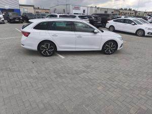 White Skoda Octavia 2020 in Taurage, with an engine capacity of 1.97 L and mileage of 293 thousand km for 11800 €, photo 7 on AUTOMOTO.COM.LV