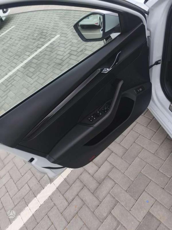 White Skoda Octavia 2020 in Taurage, with an engine capacity of 1.97 L and mileage of 293 thousand km for 11800 €, photo 7 on AUTOMOTO.COM.LV