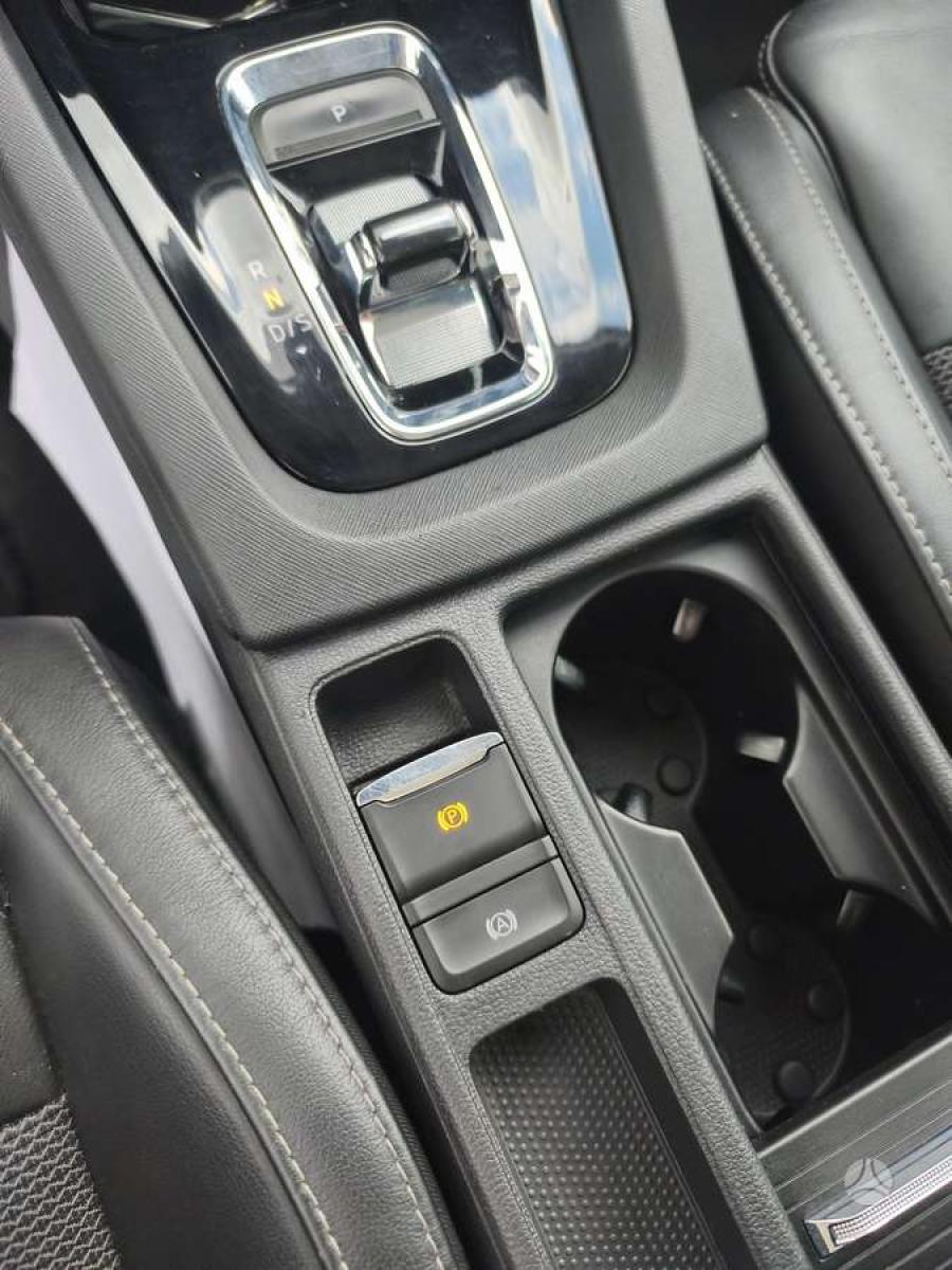 White Skoda Octavia 2020 in Taurage, with an engine capacity of 1.97 L and mileage of 293 thousand km for 11800 €, photo 14 on AUTOMOTO.COM.LV