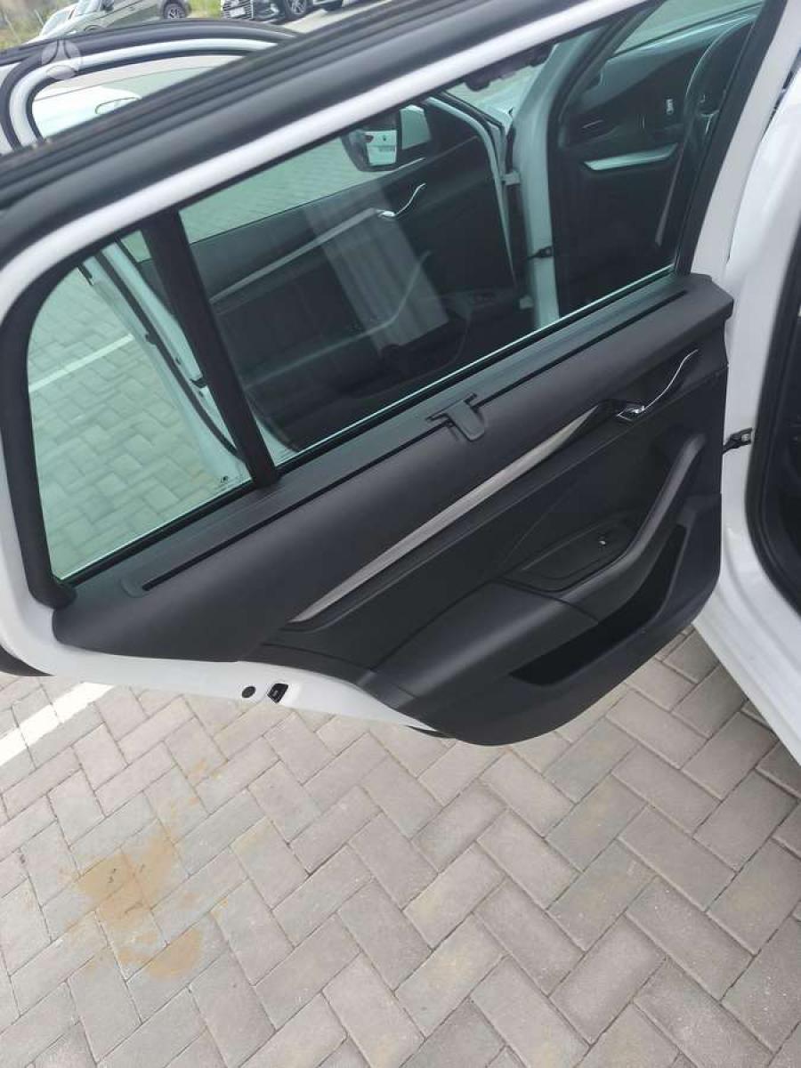 White Skoda Octavia 2020 in Taurage, with an engine capacity of 1.97 L and mileage of 293 thousand km for 11800 €, photo 17 on AUTOMOTO.COM.LV