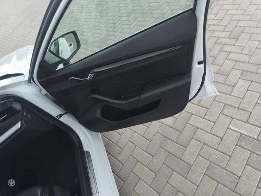 White Skoda Octavia 2020 in Taurage, with an engine capacity of 1.97 L and mileage of 293 thousand km for 11800 €, photo 23 on AUTOMOTO.COM.LV