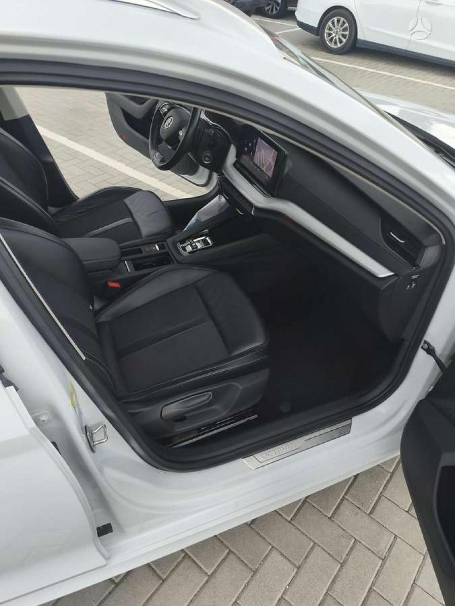 White Skoda Octavia 2020 in Taurage, with an engine capacity of 1.97 L and mileage of 293 thousand km for 11800 €, photo 24 on AUTOMOTO.COM.LV
