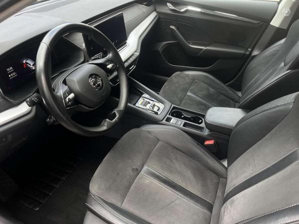 White Skoda Octavia 2020 in Vilnius, with an engine capacity of 1.97 L and mileage of 157 thousand km for 16990 €, photo 9 on AUTOMOTO.COM.LV