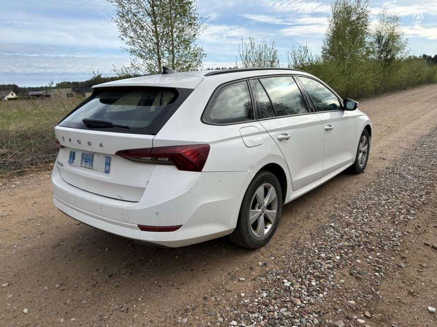 White Skoda Octavia 2020 in Taurage, with an engine capacity of 1.97 L and mileage of 230 thousand km for 6990 €, photo 6 on AUTOMOTO.COM.LV