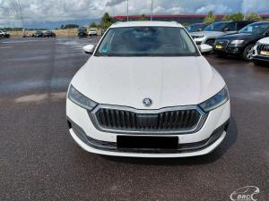 White Skoda Octavia 2020 in Vilnius, with an engine capacity of 1.97 L and mileage of 247 thousand km for 11900 €, photo 5 on AUTOMOTO.COM.LV