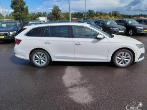 White Skoda Octavia 2020 in Vilnius, with an engine capacity of 1.97 L and mileage of 247 thousand km for 11900 €, photo 9 on AUTOMOTO.COM.LV