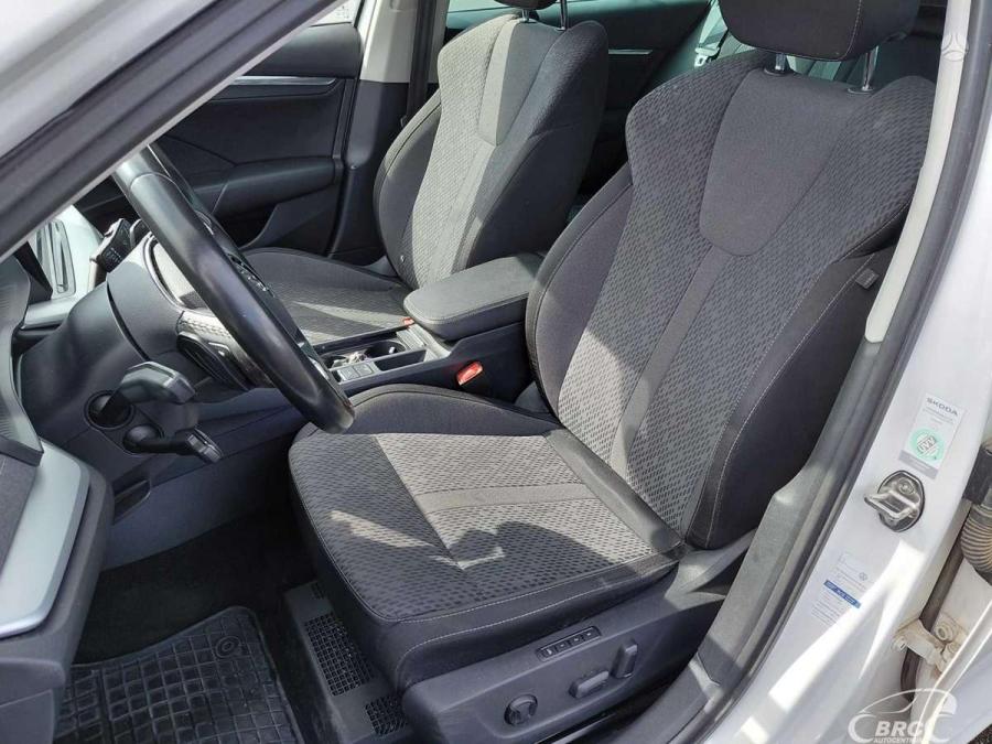 White Skoda Octavia 2020 in Vilnius, with an engine capacity of 1.97 L and mileage of 247 thousand km for 11900 €, photo 12 on AUTOMOTO.COM.LV