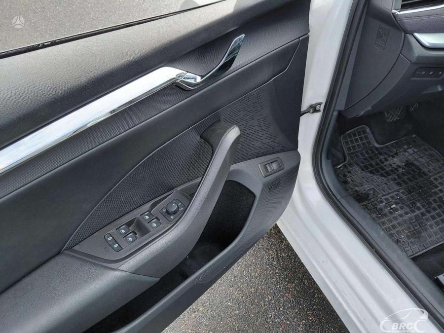 White Skoda Octavia 2020 in Vilnius, with an engine capacity of 1.97 L and mileage of 247 thousand km for 11900 €, photo 19 on AUTOMOTO.COM.LV