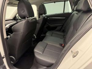 Balts Skoda Octavia 2020 Panevēža, ar dzinēja tilpumu 1.97 L un nobraukumu 153 tūkst. km par 19990 €, foto 14 vietnē AUTOMOTO.COM.LV