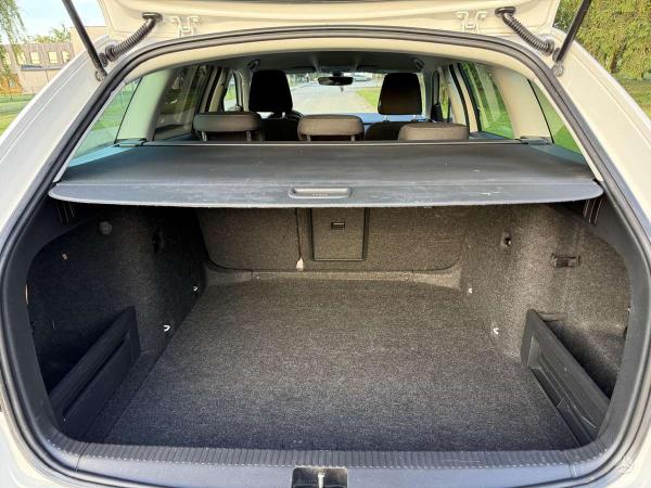 White Skoda Octavia 2020 in Taurage, with an engine capacity of 1.97 L and mileage of 444 thousand km for 7300 €, photo 8 on AUTOMOTO.COM.LV