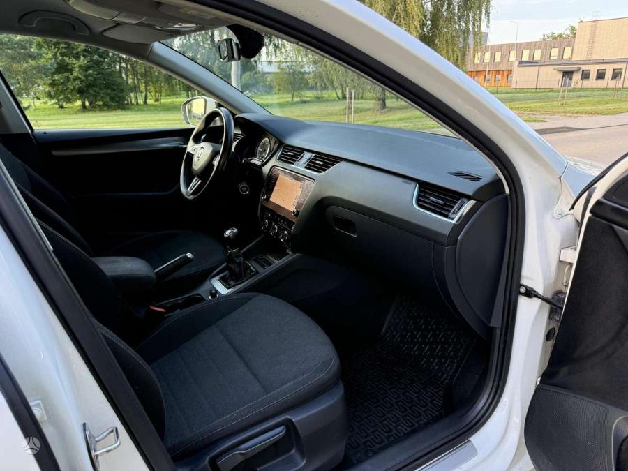 Balts Skoda Octavia 2020 Tauragė, ar dzinēja tilpumu 1.97 L un nobraukumu 444 tūkst. km par 7300 €, foto 18 vietnē AUTOMOTO.COM.LV