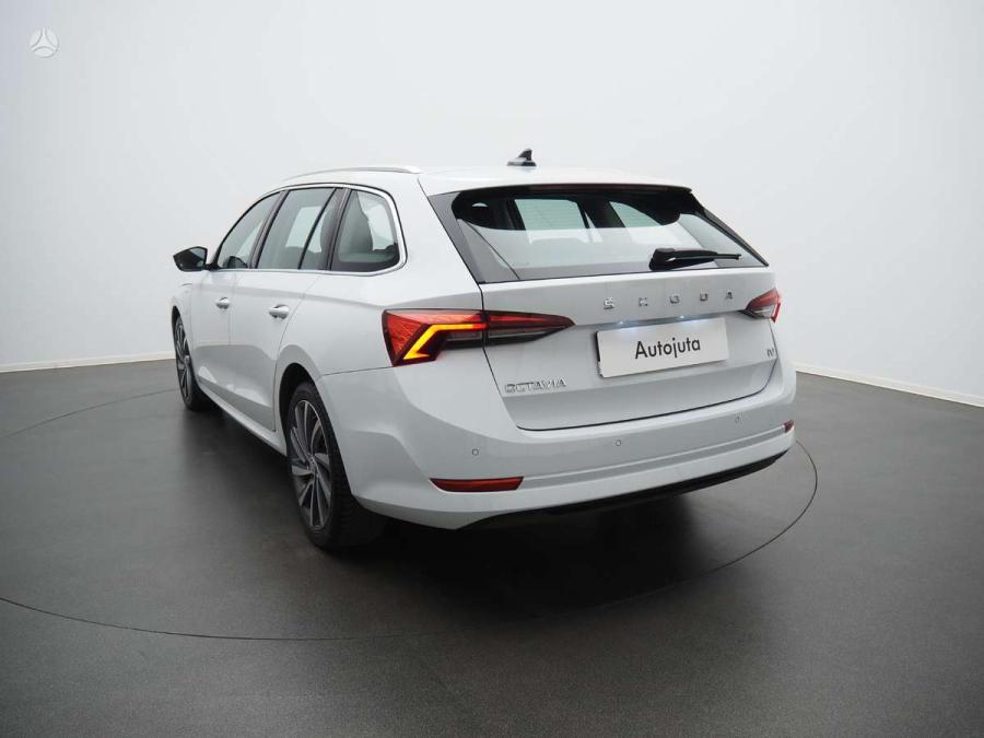 White Skoda Octavia 2021 in Kaunas, with an engine capacity of 1.40 L and mileage of 149 thousand km for 16600 €, photo 6 on AUTOMOTO.COM.LV