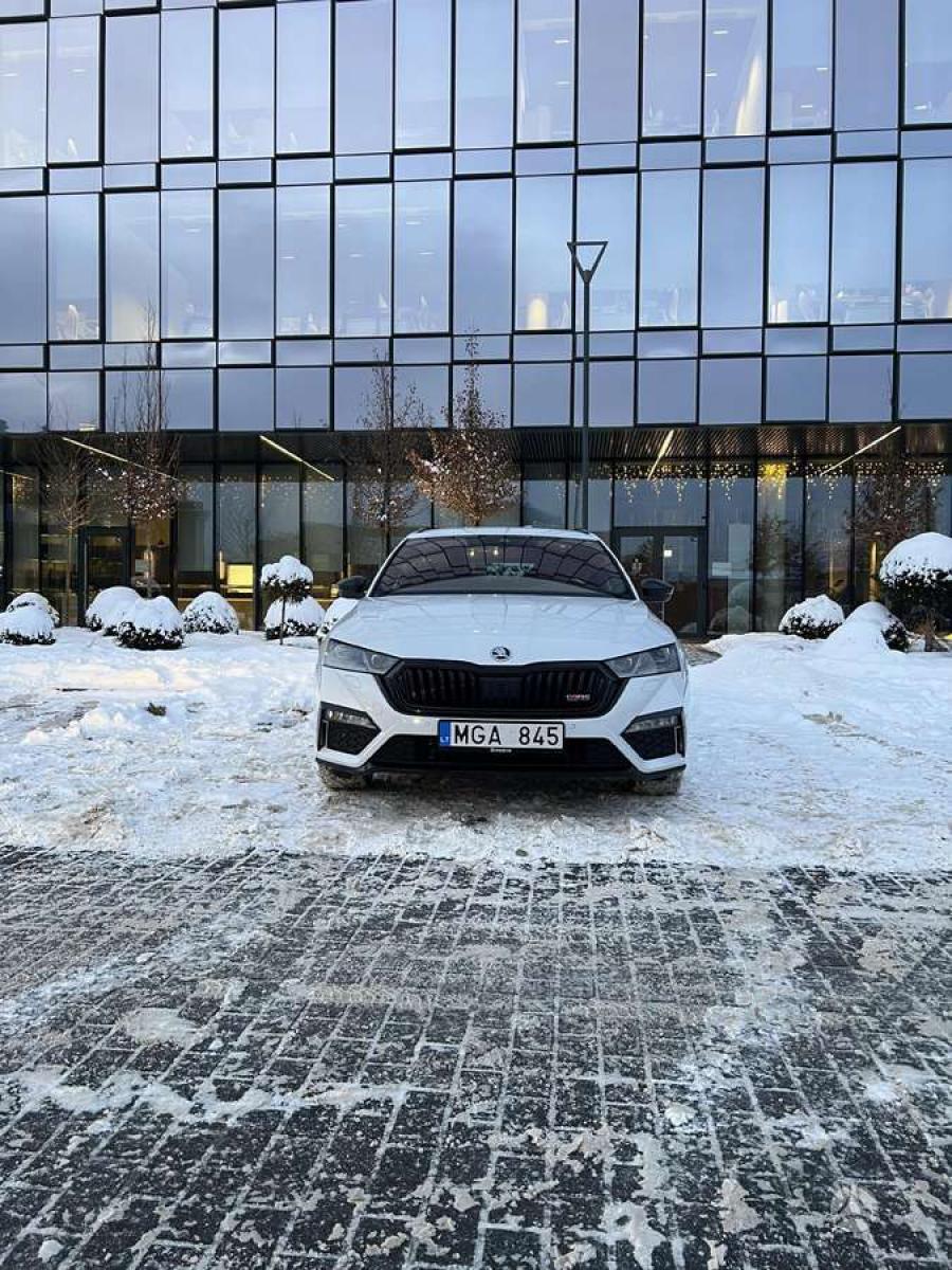 White Skoda Octavia 2021 in Vilnius, with an engine capacity of 1.98 L and mileage of 90 thousand km for 25500 €, photo 2 on AUTOMOTO.COM.LV