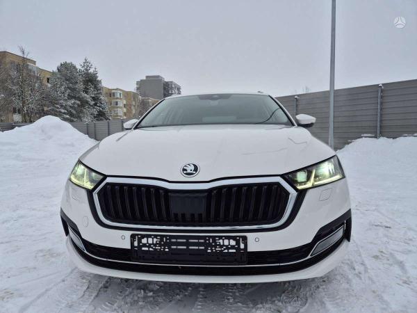 White Skoda Octavia 2021 in Panevezys, with an engine capacity of 1.50 L and mileage of 229 thousand km for 12100 €, photo 8 on AUTOMOTO.COM.LV
