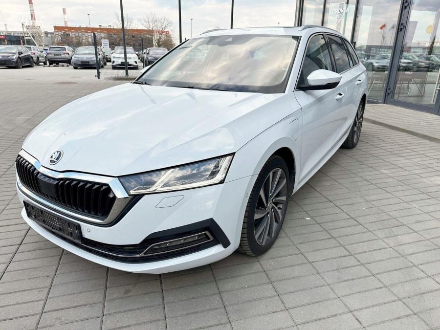 White Skoda Octavia 2021 in Kaunas, with an engine capacity of 1.40 L and mileage of 196 thousand km for 15900 €, photo 1 on AUTOMOTO.COM.LV