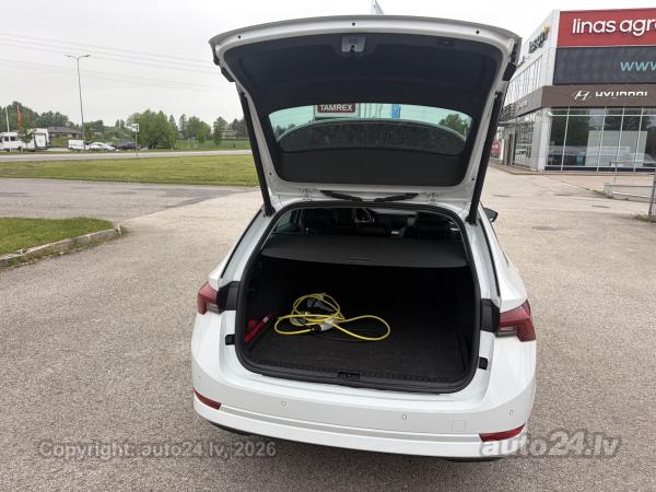 White Skoda Octavia 2021 in Viljandi, with an engine capacity of 1.40 L and mileage of 114 thousand km for 18990 €, photo 10 on AUTOMOTO.COM.LV