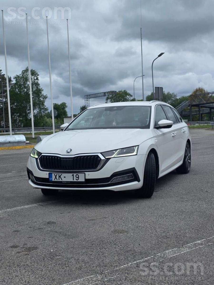 White Skoda Octavia 2021 in Riga, with an engine capacity of 1.40 L and mileage of 131 thousand km for 18900 €, photo 3 on AUTOMOTO.COM.LV