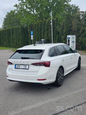 White Skoda Octavia 2021 in Riga, with an engine capacity of 1.40 L and mileage of 131 thousand km for 18900 €, photo 4 on AUTOMOTO.COM.LV