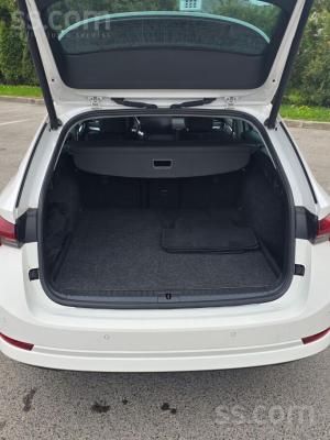 White Skoda Octavia 2021 in Riga, with an engine capacity of 1.40 L and mileage of 131 thousand km for 18900 €, photo 8 on AUTOMOTO.COM.LV