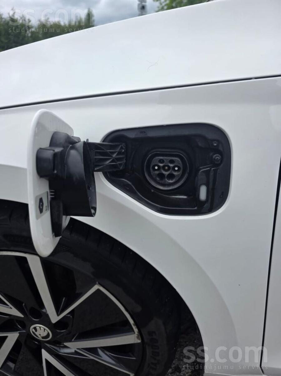 White Skoda Octavia 2021 in Riga, with an engine capacity of 1.40 L and mileage of 131 thousand km for 18900 €, photo 14 on AUTOMOTO.COM.LV