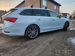 White Skoda Octavia 2021 in Jelgava, with an engine capacity of 2.00 L and mileage of 136 thousand km for 18000 €, photo 6 on AUTOMOTO.COM.LV