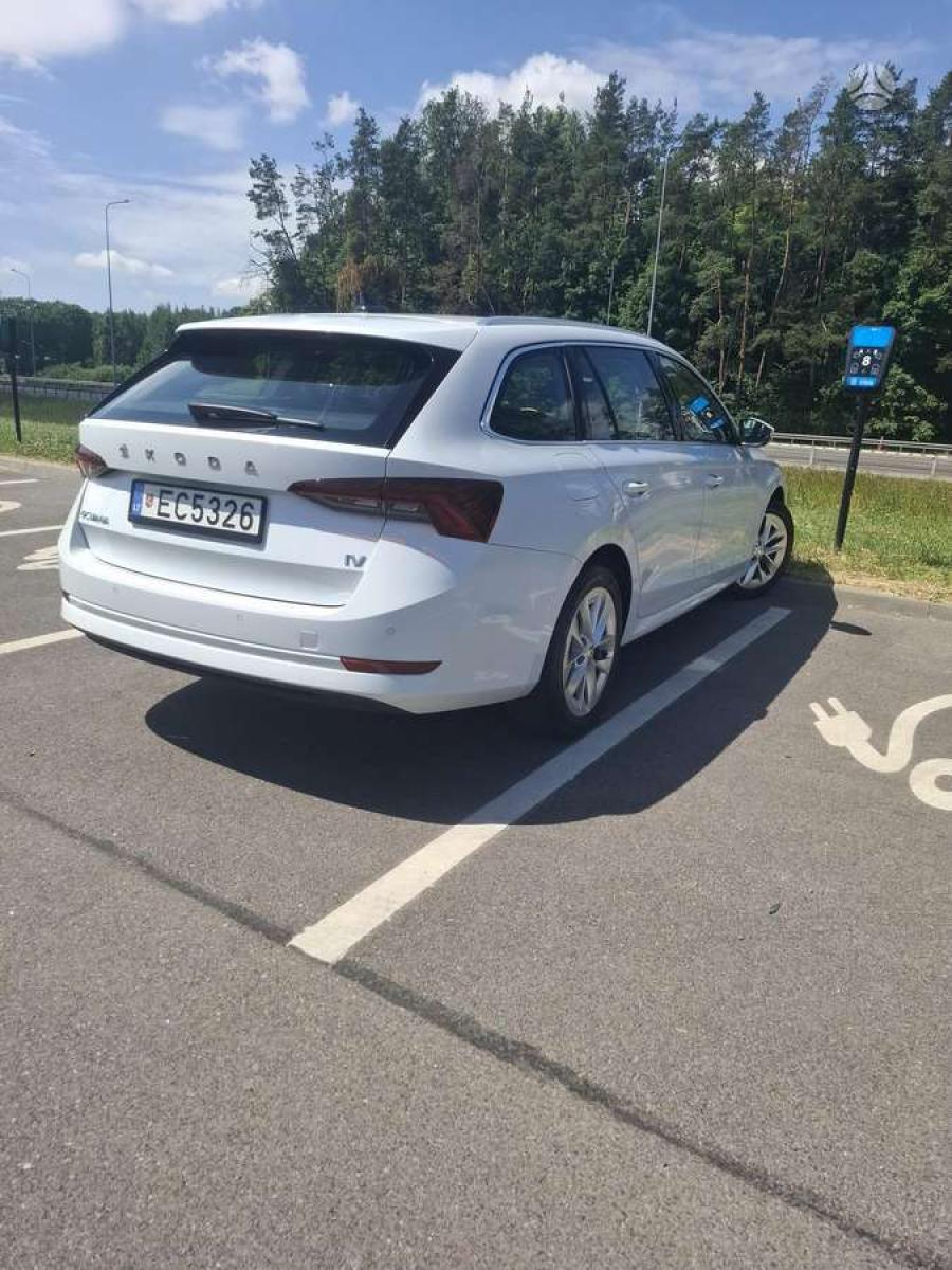 White Skoda Octavia 2021 in Vilnius, with an engine capacity of 1.40 L and mileage of 178 thousand km for 16100 €, photo 1 on AUTOMOTO.COM.LV