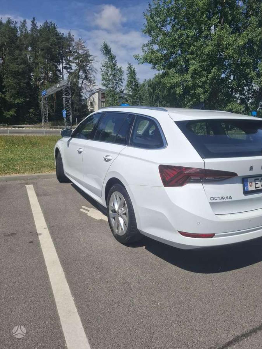 White Skoda Octavia 2021 in Vilnius, with an engine capacity of 1.40 L and mileage of 178 thousand km for 16100 €, photo 4 on AUTOMOTO.COM.LV