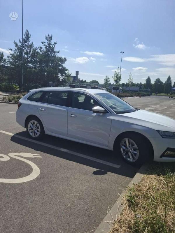 White Skoda Octavia 2021 in Vilnius, with an engine capacity of 1.40 L and mileage of 178 thousand km for 16100 €, photo 6 on AUTOMOTO.COM.LV