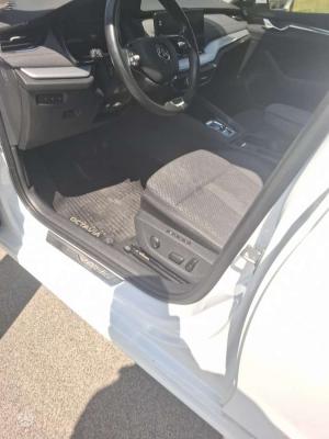 White Skoda Octavia 2021 in Vilnius, with an engine capacity of 1.40 L and mileage of 178 thousand km for 16100 €, photo 9 on AUTOMOTO.COM.LV