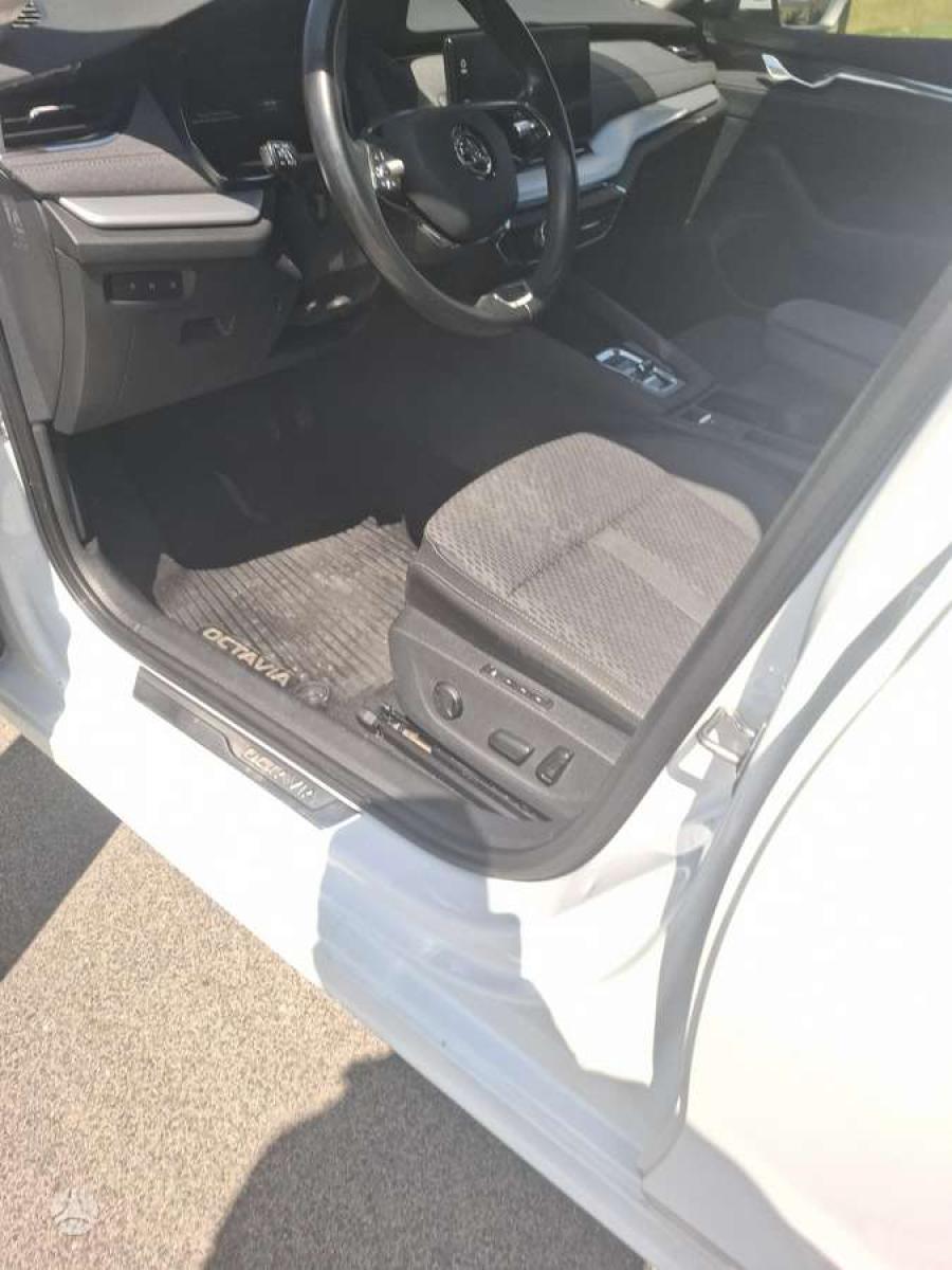 White Skoda Octavia 2021 in Vilnius, with an engine capacity of 1.40 L and mileage of 178 thousand km for 16100 €, photo 9 on AUTOMOTO.COM.LV
