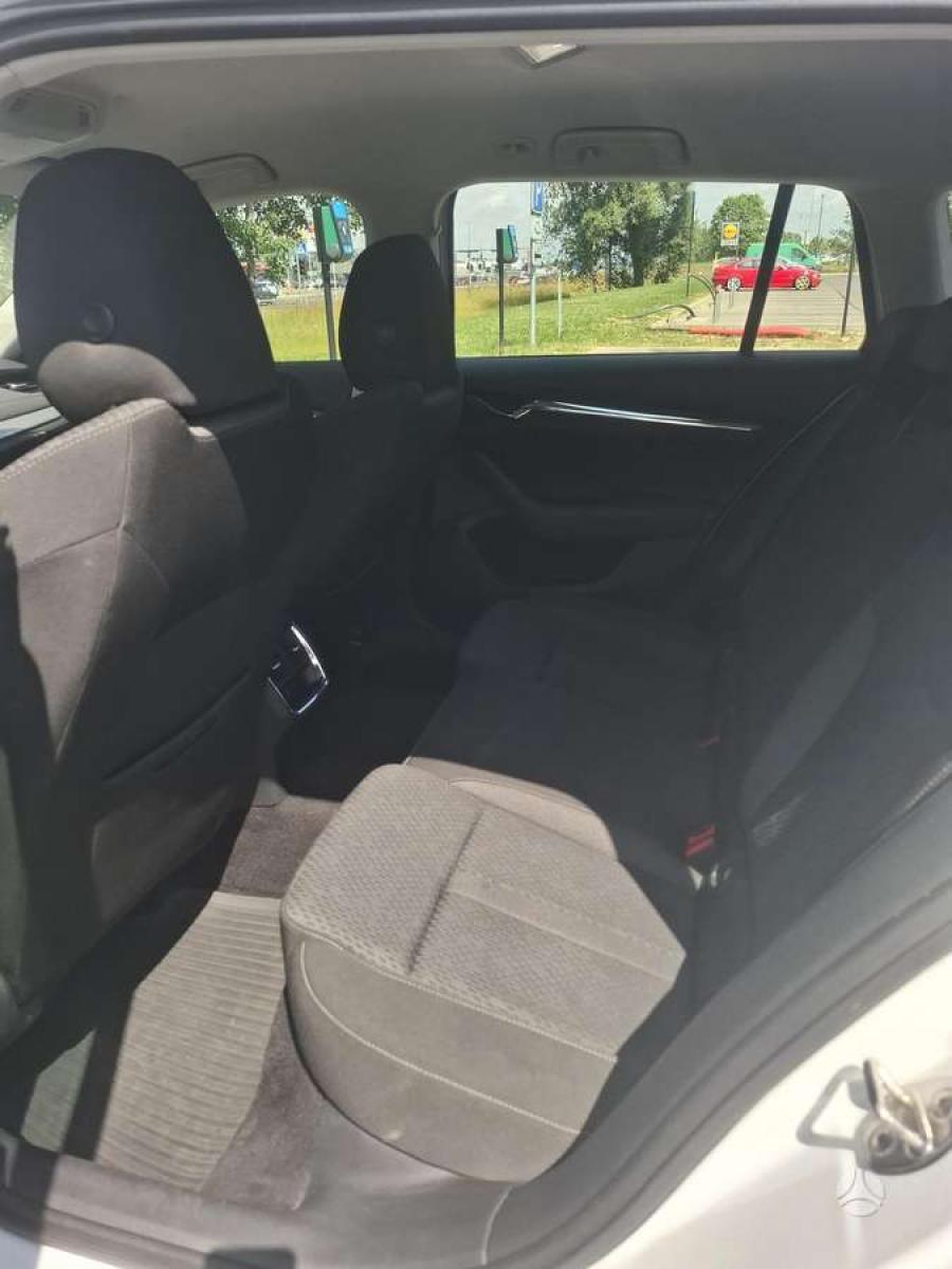 White Skoda Octavia 2021 in Vilnius, with an engine capacity of 1.40 L and mileage of 178 thousand km for 16100 €, photo 10 on AUTOMOTO.COM.LV