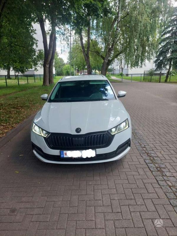 White Skoda Octavia 2021 in Jonava, with an engine capacity of 1.97 L and mileage of 220 thousand km for 12500 €, photo 2 on AUTOMOTO.COM.LV