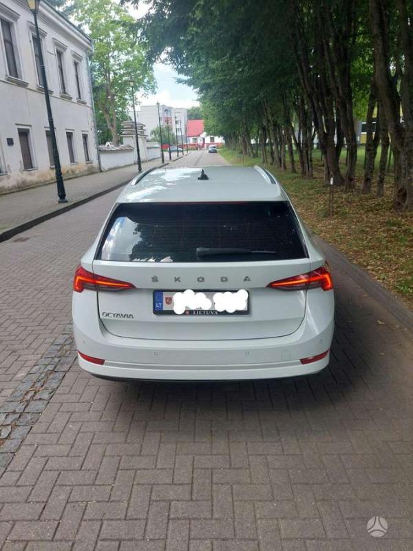 White Skoda Octavia 2021 in Jonava, with an engine capacity of 1.97 L and mileage of 220 thousand km for 12500 €, photo 4 on AUTOMOTO.COM.LV
