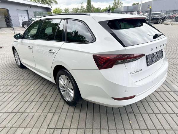 White Skoda Octavia 2021 in Kaunas, with an engine capacity of 1.50 L and mileage of 202 thousand km for 13900 €, photo 4 on AUTOMOTO.COM.LV