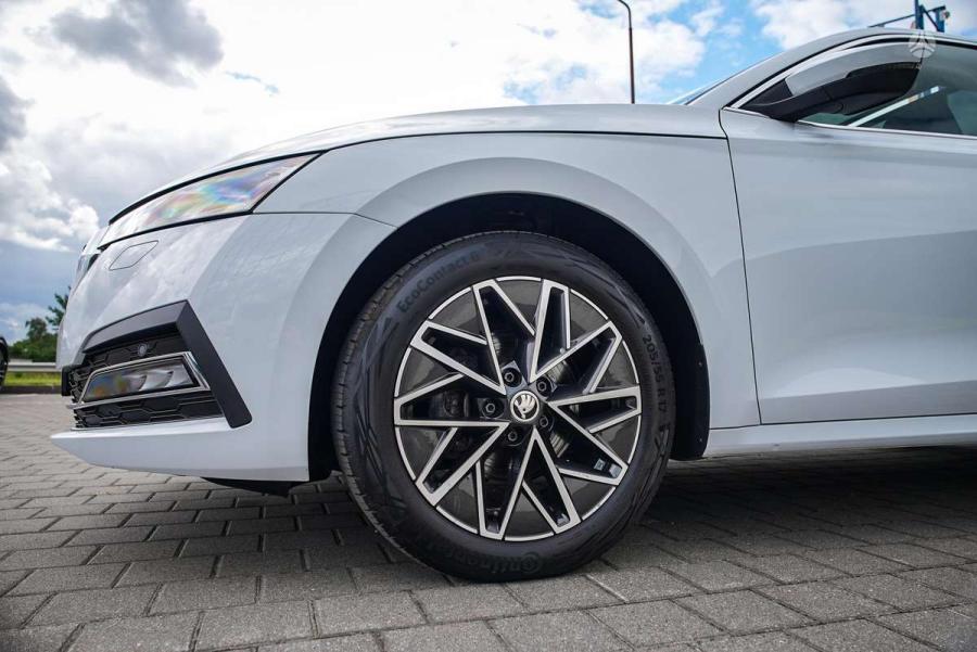 White Skoda Octavia 2021 in Marijampole, with an engine capacity of 1.97 L and mileage of 217 thousand km for 14250 €, photo 7 on AUTOMOTO.COM.LV
