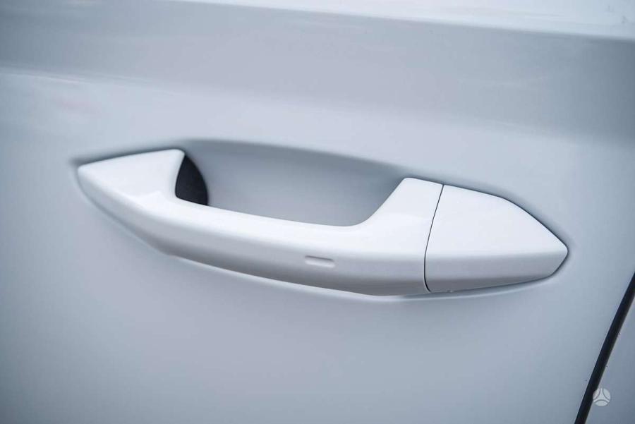 White Skoda Octavia 2021 in Marijampole, with an engine capacity of 1.97 L and mileage of 217 thousand km for 14250 €, photo 9 on AUTOMOTO.COM.LV