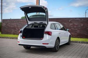 White Skoda Octavia 2021 in Marijampole, with an engine capacity of 1.97 L and mileage of 217 thousand km for 14250 €, photo 15 on AUTOMOTO.COM.LV