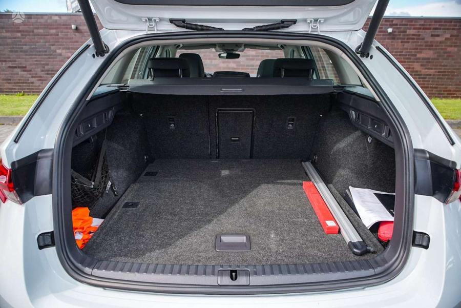 White Skoda Octavia 2021 in Marijampole, with an engine capacity of 1.97 L and mileage of 217 thousand km for 14250 €, photo 16 on AUTOMOTO.COM.LV