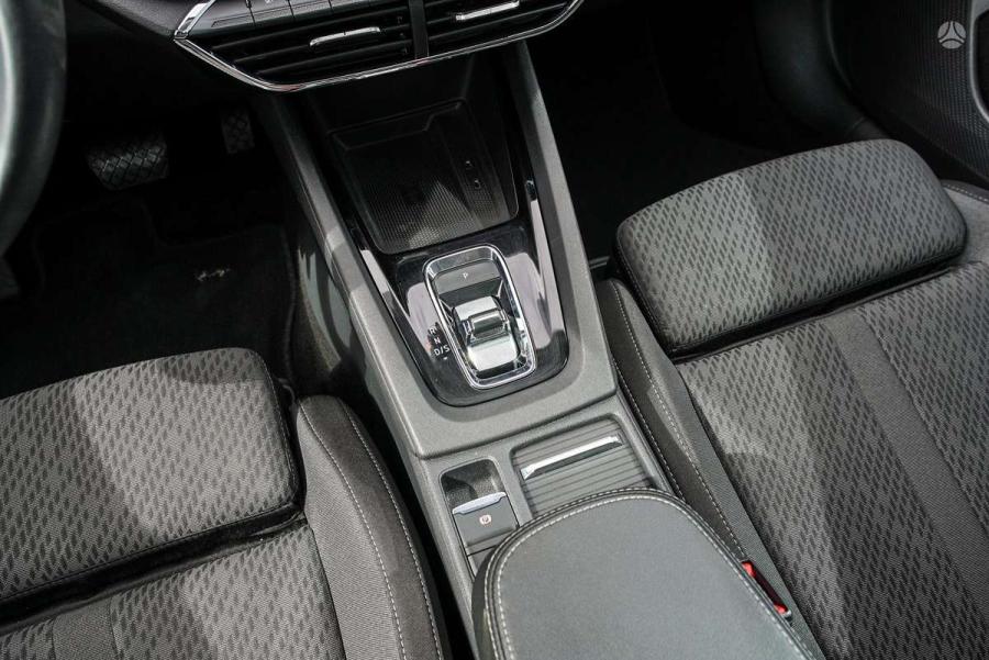 White Skoda Octavia 2021 in Marijampole, with an engine capacity of 1.97 L and mileage of 217 thousand km for 14250 €, photo 23 on AUTOMOTO.COM.LV