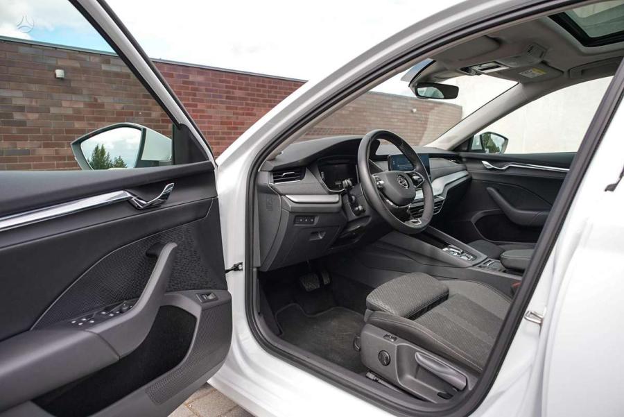 White Skoda Octavia 2021 in Marijampole, with an engine capacity of 1.97 L and mileage of 217 thousand km for 14250 €, photo 28 on AUTOMOTO.COM.LV