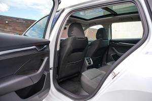 White Skoda Octavia 2021 in Marijampole, with an engine capacity of 1.97 L and mileage of 217 thousand km for 14250 €, photo 36 on AUTOMOTO.COM.LV
