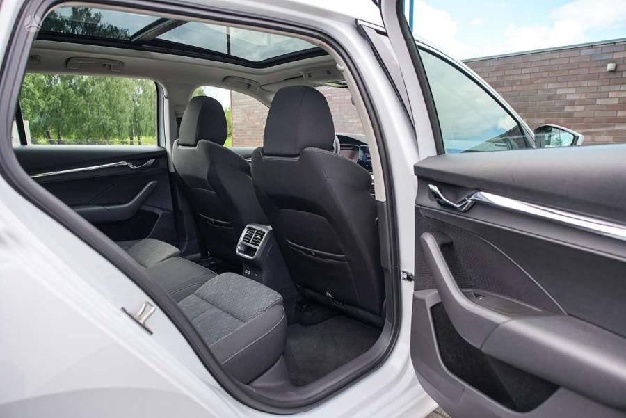White Skoda Octavia 2021 in Marijampole, with an engine capacity of 1.97 L and mileage of 217 thousand km for 14250 €, photo 38 on AUTOMOTO.COM.LV